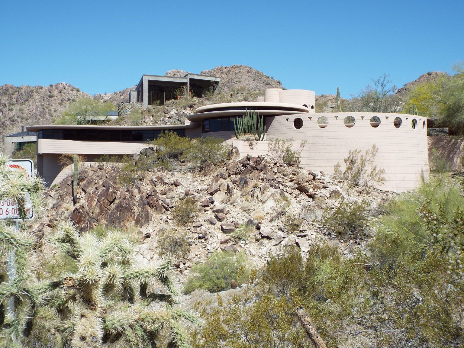 Photos Outside | Norman Lykes House designed by Frank Lloyd Wright